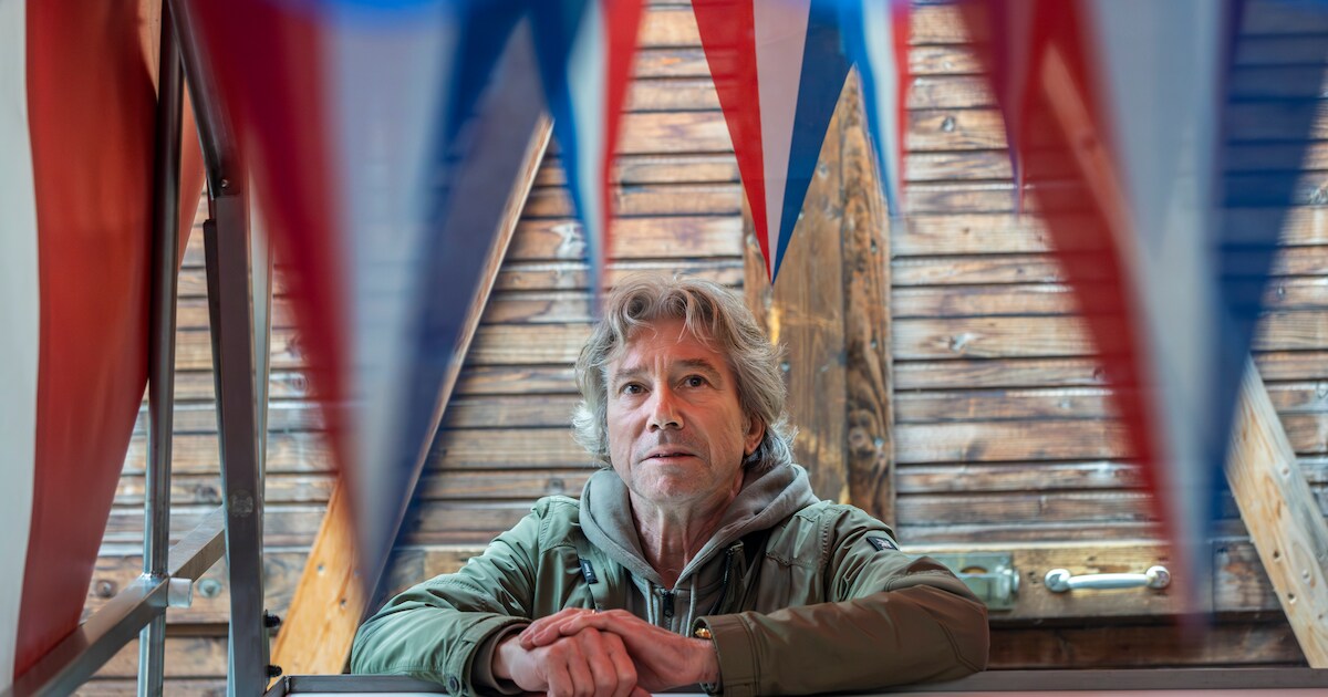 Na bezoekje van boa kreeg Robert (63) met zijn haringkar met vlaggetjes ...