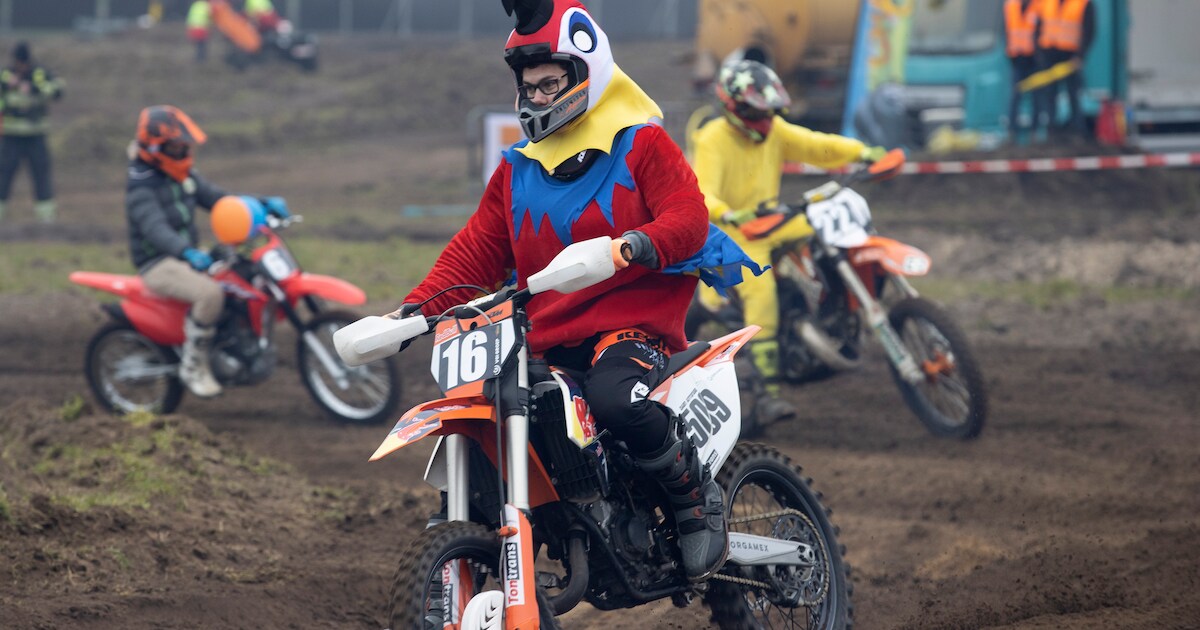 Weekend Crazy Cross vol modder en knotsgekke voertuigen in Bergeijk ...