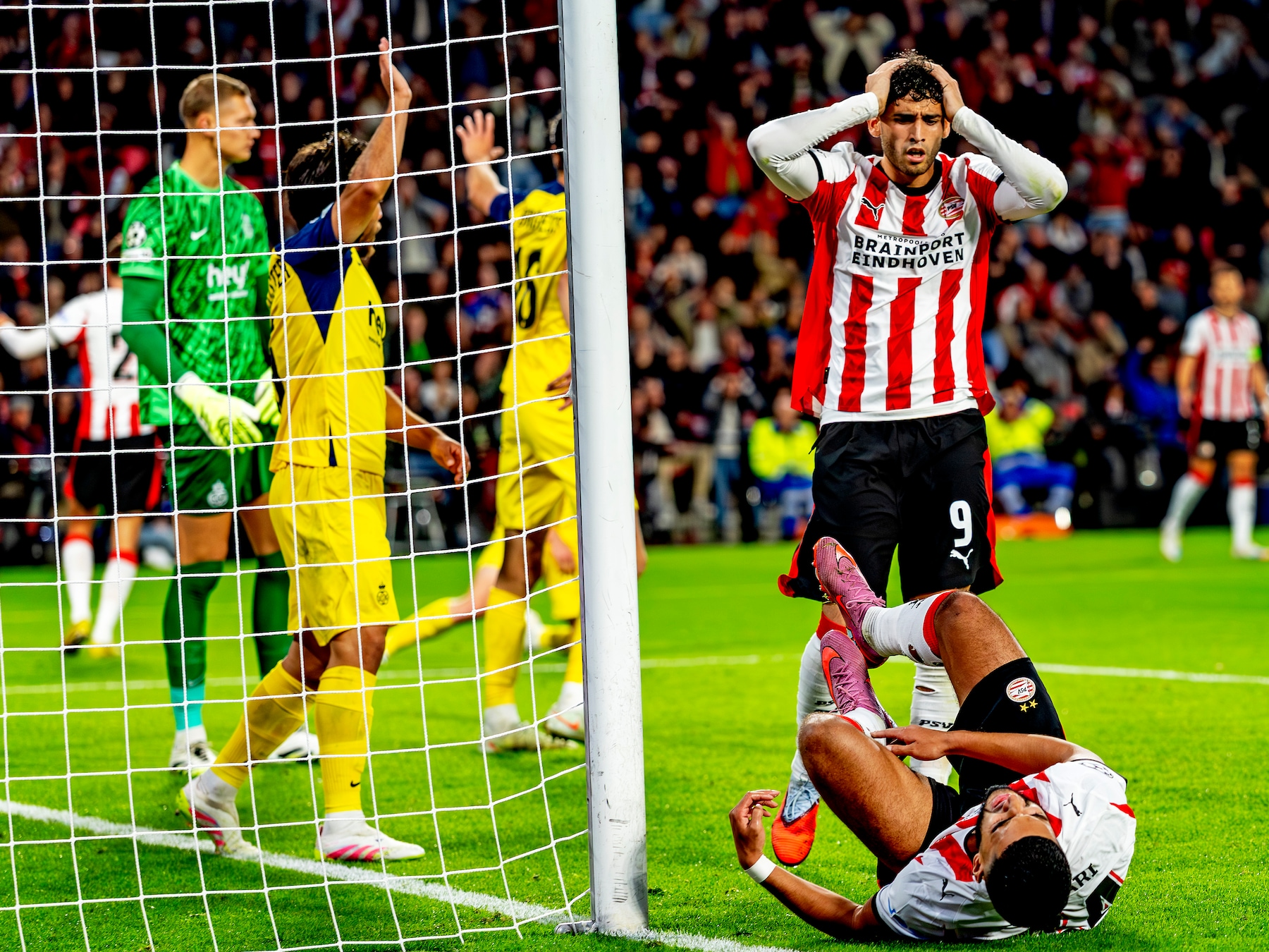 Een herstart bij PSV met wat defensieve zorgen: zeven man om ...