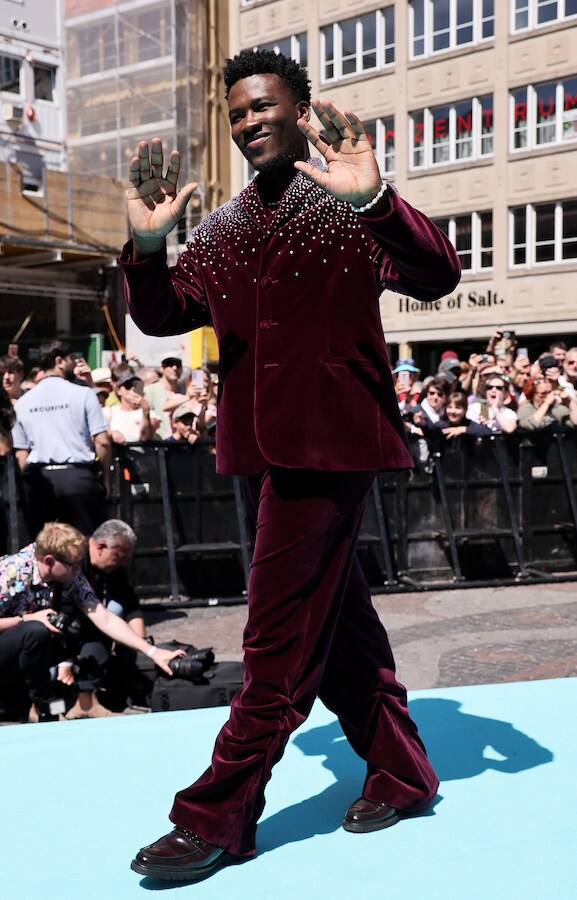 Claude warm onthaald bij openingsceremonie Eurovisie Songfestival: ‘Hij ...