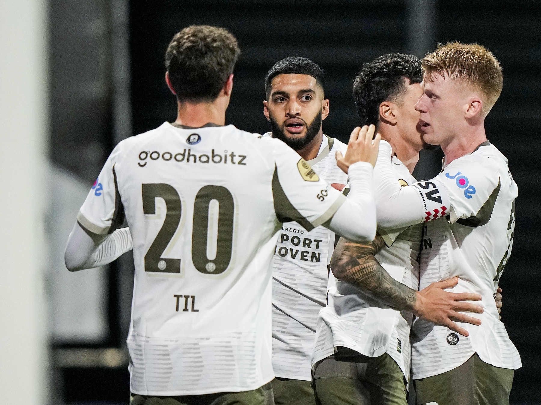 Topscorer Van Duiven van Jong PSV zegt nee tegen heel veel geld in Oekraïne, gesprekken met ...