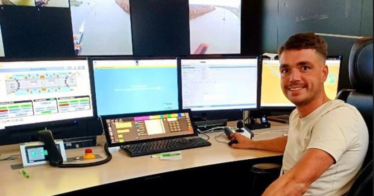 Robby (32) bedient twee van de grootste hefbruggen van het land | Werk ...