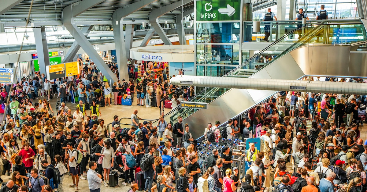 ‘Eindhoven Airport bemoeilijkt economische groei in de regio’ | Opinie ...