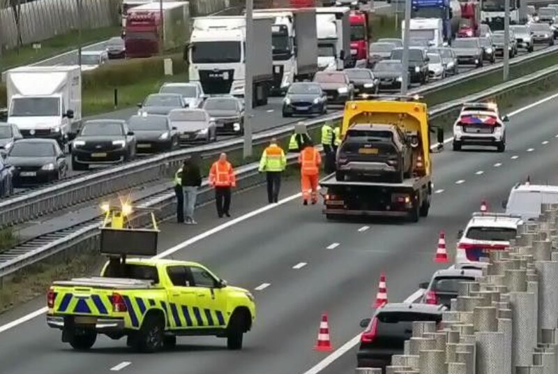 Ongeval op de A2 bij Eindhoven: een auto afgevoerd door de ...