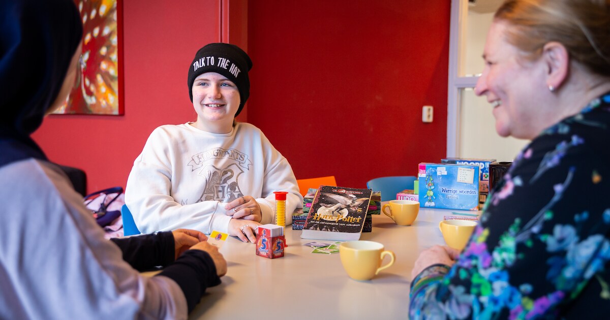 Dagdromer Eva (11) lukt het met ‘spotter’ wel om huiswerk te maken, en ...