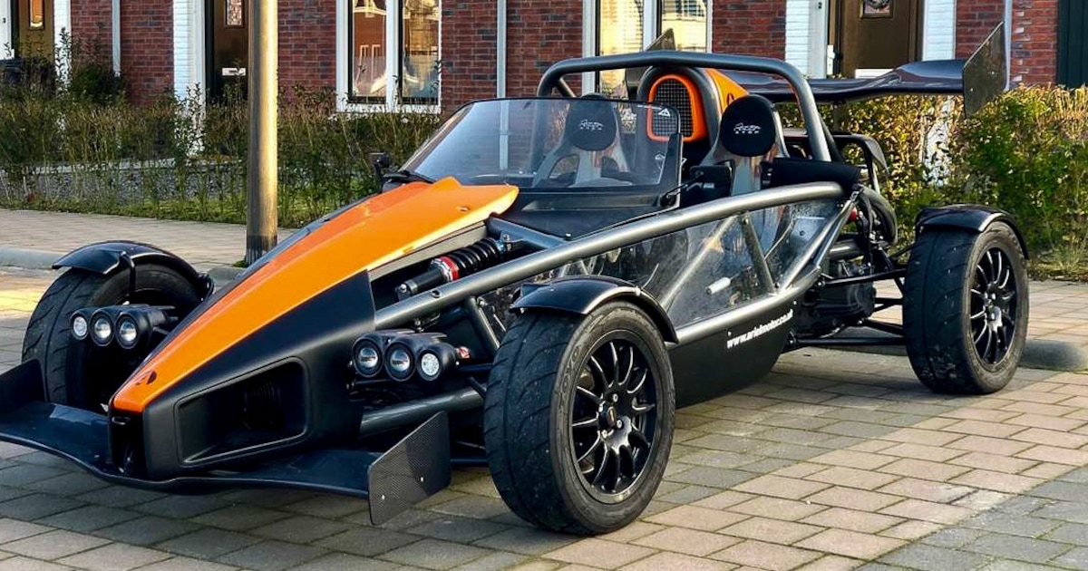 Restaurant Loro Blonyo in Helmond bezorgt eten met een racewagen, voor ...