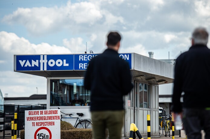 Vlaamse busfabrikant Van Hool mikt op doorstart na faillissement: VDL genoemd als mogelijke ...