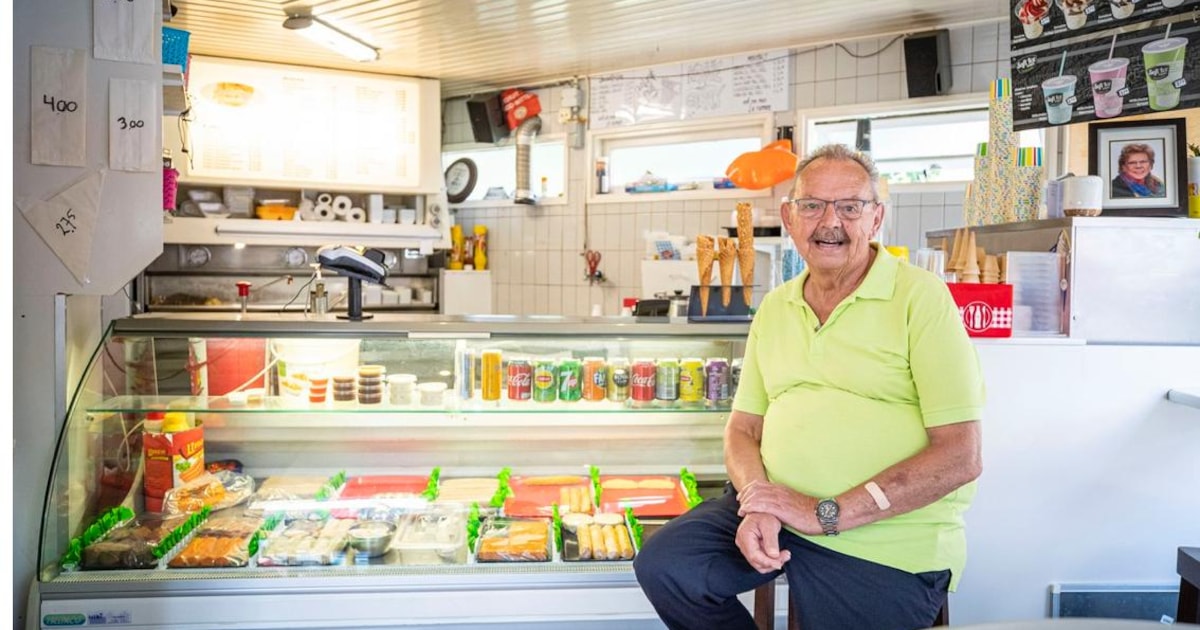 Vrolijke snackbarhouder André van Seccelen (73) wilde de ‘friet horen ...