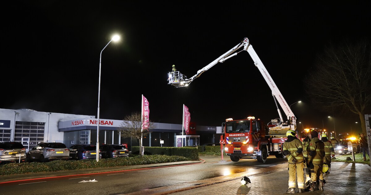 Brand in autogarage Bochane in Boxmeer geblust, showroom vol rook ...