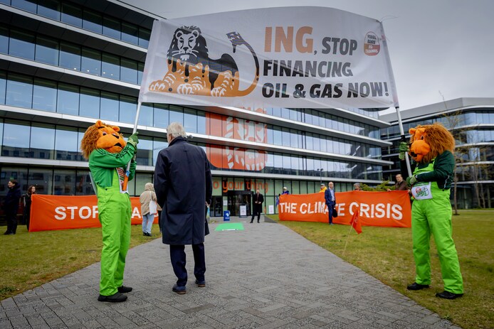 Milieudefensie neemt na Shell nu ING Bank op de korrel: ‘Bankier van de ...