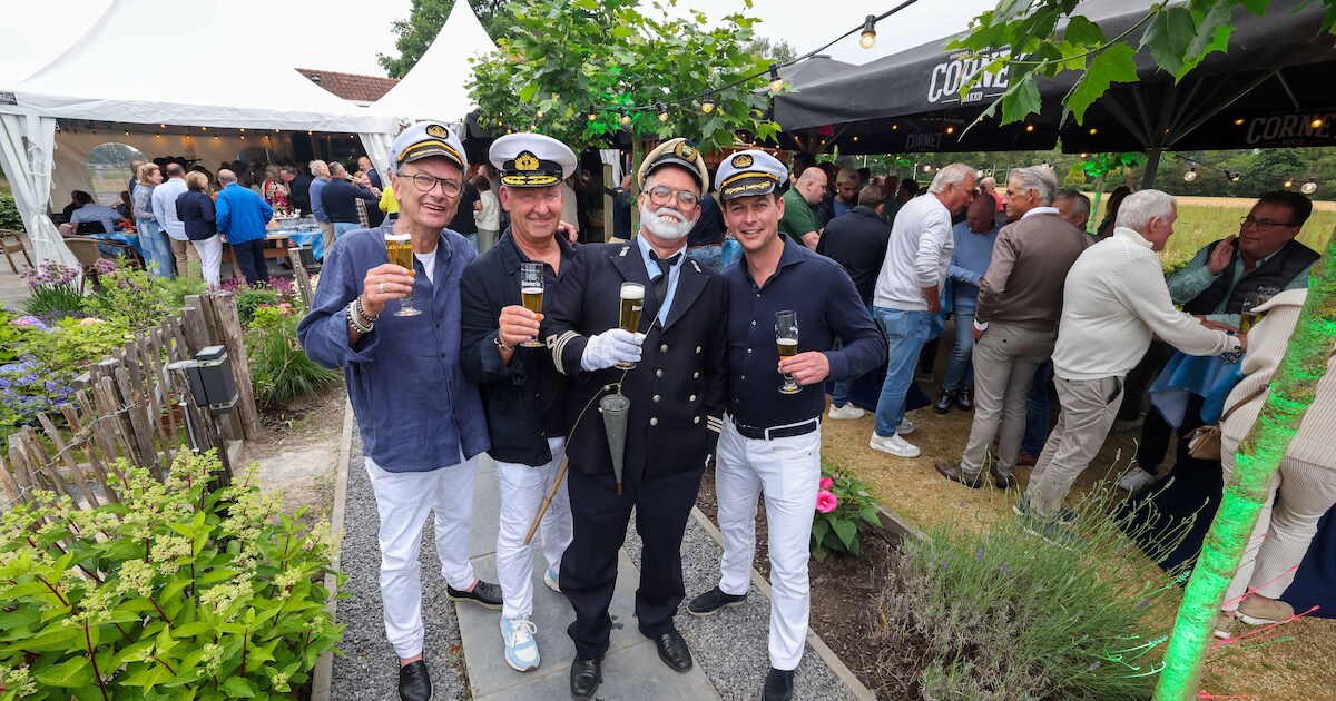 Haringhappen met Kapitein Iglo op Bestse Haringparty | Best | ed.nl