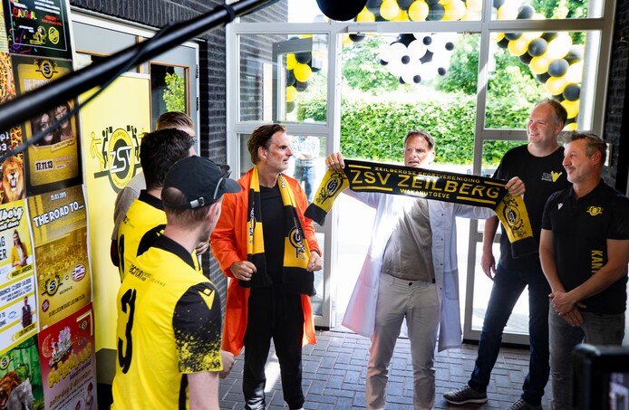 Ajax-tweeling komt in kantine van ZSV kijken waarom Brabantse grond ...