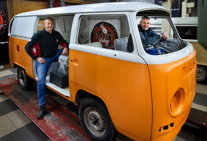 Harold en Frenk geven oud hippiebusje nieuw leven: ‘Met elektrische ...