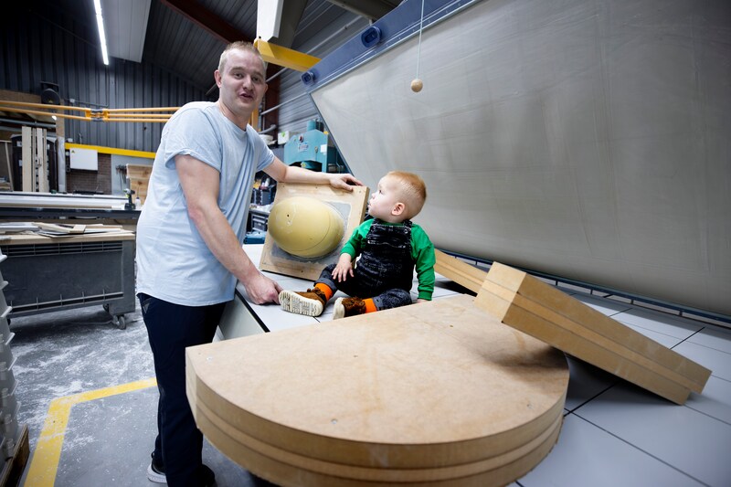 Stef ontwierp speciale schaal om baby’s in water op te baren: ‘Hopelijk ...