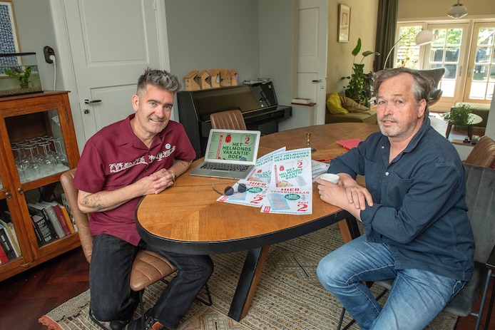 Na vijf jaar hebben John en Jan hebben weer een Helmonds Vakantieboek ...