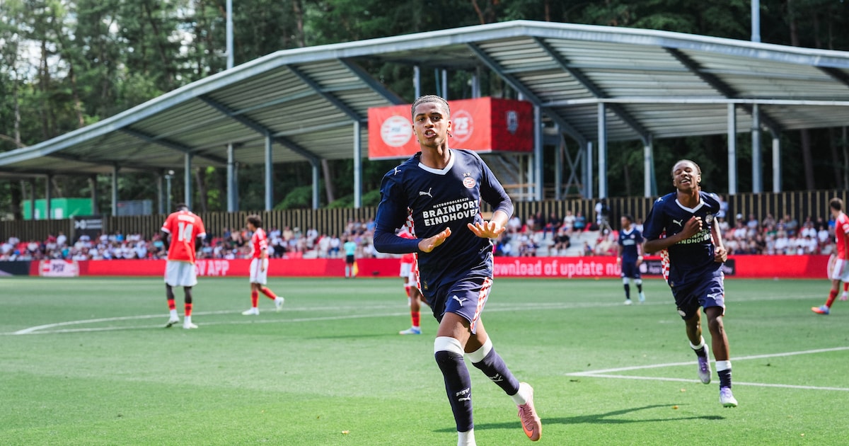 Spits Austyn Jones (17) start met PSV sterk in de strijd om de Otten ...