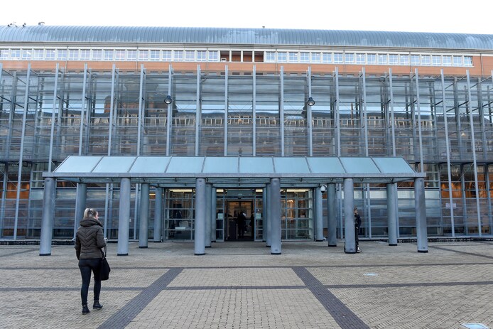 Woonbedrijf steggelt met ex-drugsbaron Janus (62): mag Eindhovenaar nu ...