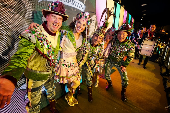 Niet alleen veren op je hoofd: de echte kosten en vreugden van een ...