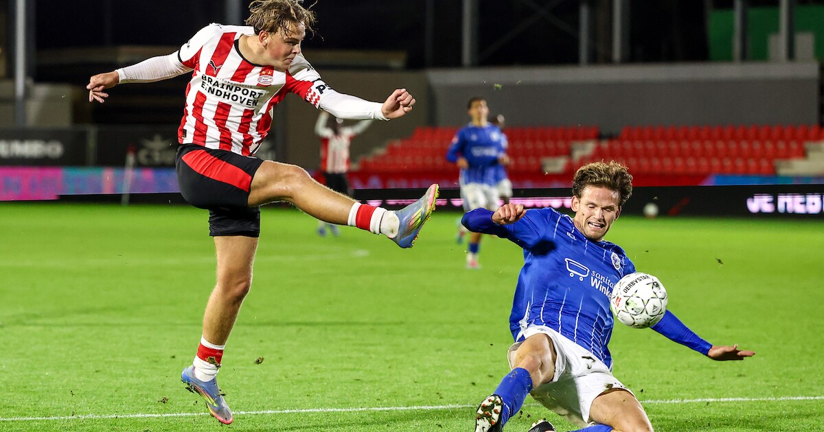 Jong PSV’ers snel weer op een lijn na discussie over penalty: ‘Ben Dele Thomas heel dankbaar ...