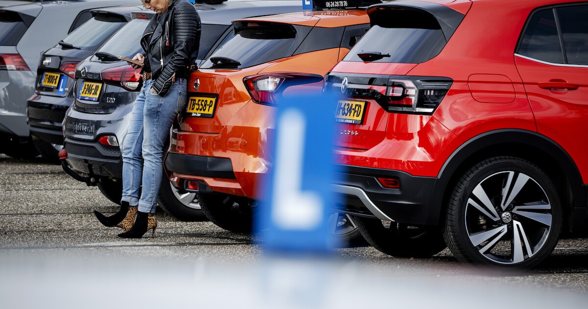 Rijles nemen wordt nog meer wachten; rijscholen overvol | Auto | ED.nl
