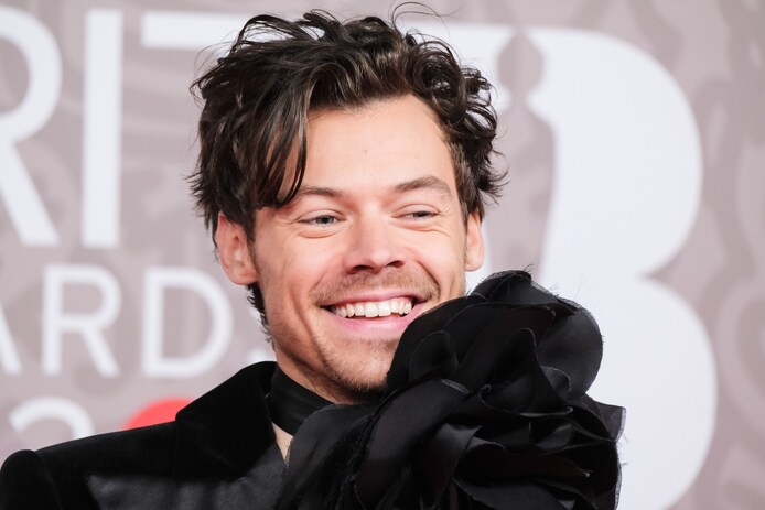 Harry Styles is geen ‘Hairy’ Styles meer: zanger scheert zijn lange ...