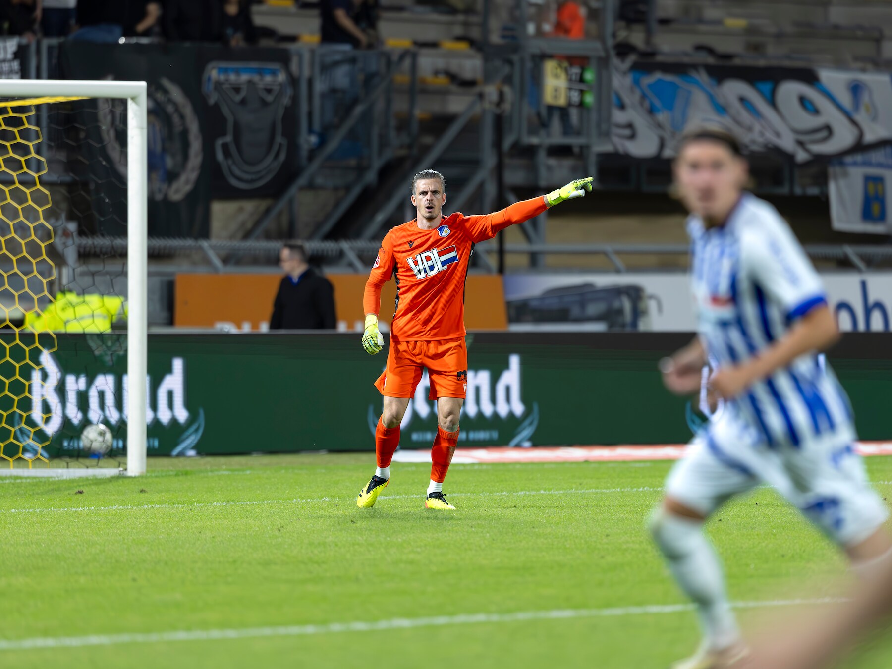 FC Eindhoven incasseert weer eens een tegendoelpunt, maar wint alsnog oefenduel met FC Den Bosch ...