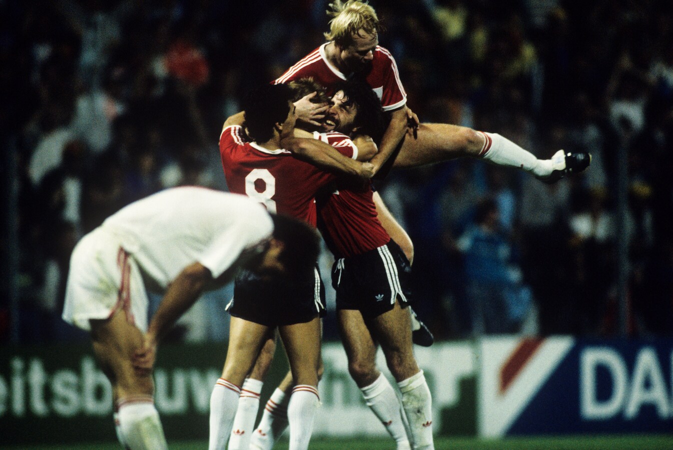 Mede dankzij een 34 jaar oude pegel van Adick Koot tegen Galatasaray ...