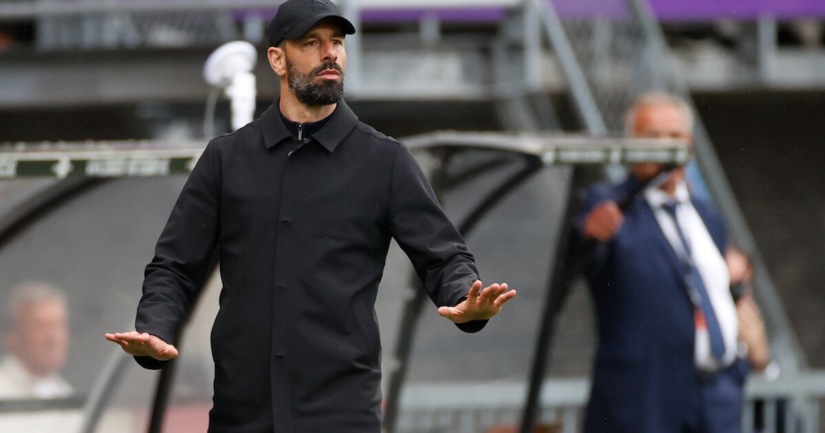 Ruud van Nistelrooij snapt dat zijn antwoorden nu wat saai kunnen ...