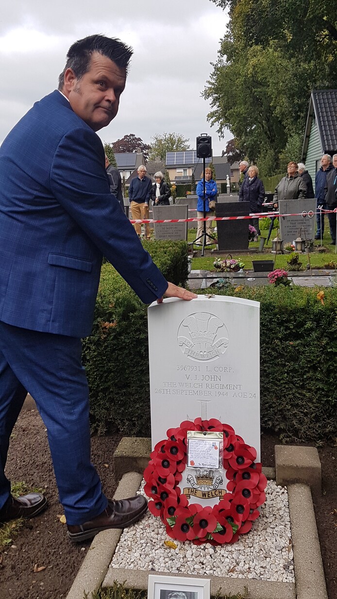 Graf van onbekende soldaat krijgt naam en gezicht: Vernon James John ...