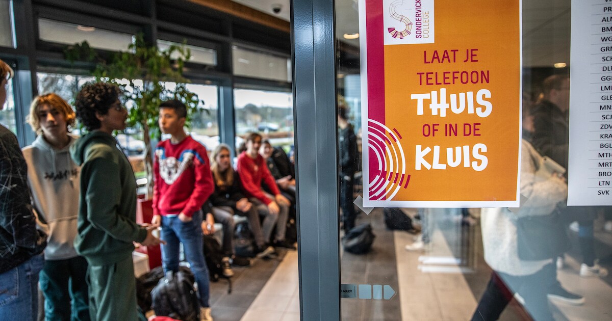 Geen telefoon, dan maar kletsen: mobieltjesverbod op Sondervick had weinig draagkracht maar ...