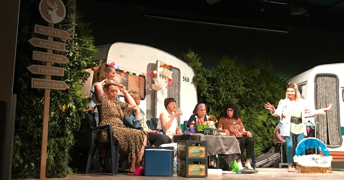 Slappe lach en Chippendales bij ’t Vat | Regio | ED.nl