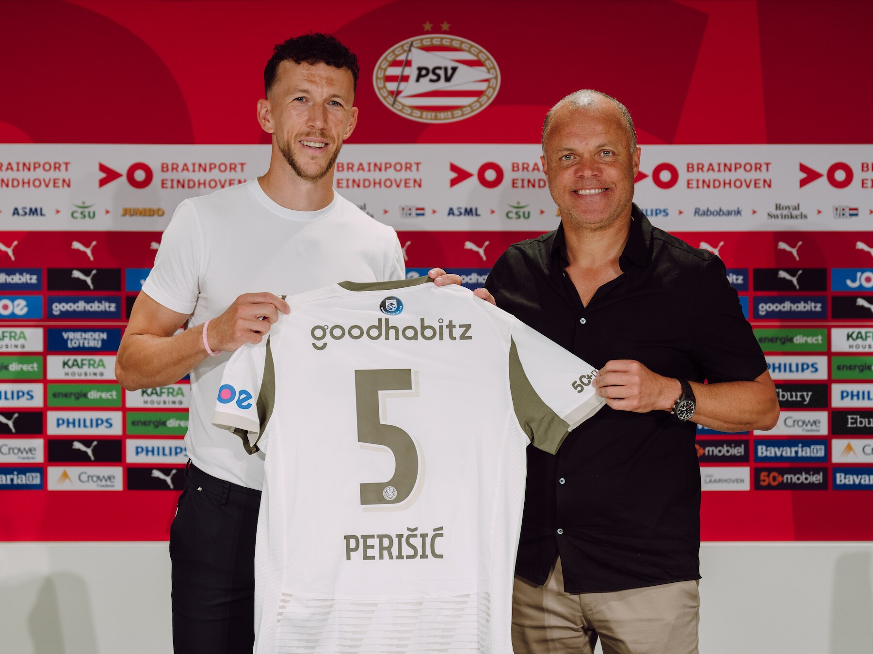 Het zit Pepi nog niet mee bij PSV, dat nog een nieuwe speler wil en met ...