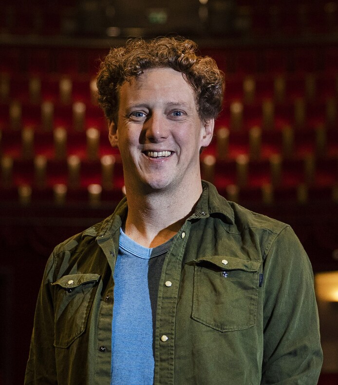 Jochem Myjer viert leven van zijn ouders na ‘bizar heftig’ auto-ongeluk ...
