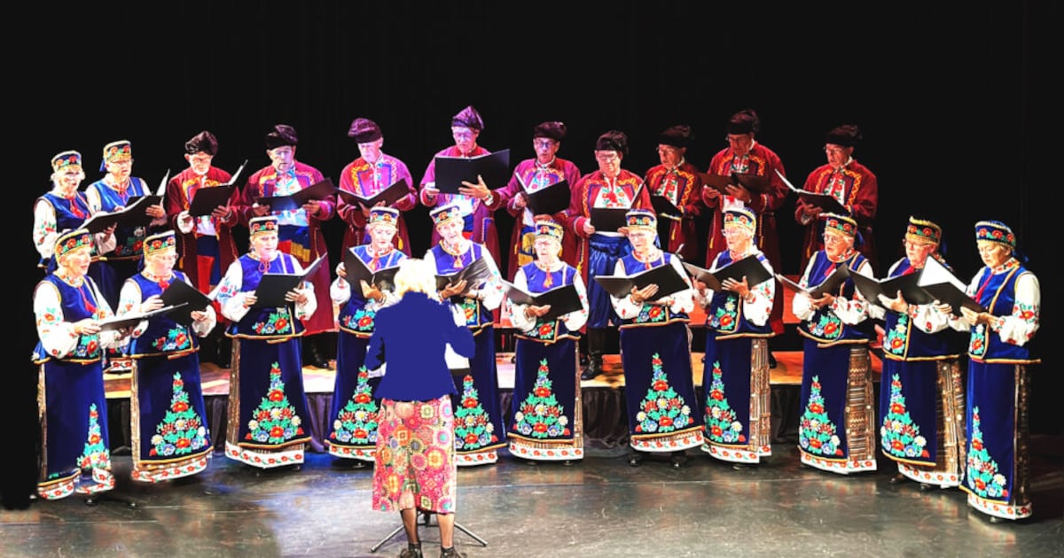 Slavisch koor zingt tijdens paaswake in Bakel | Regio | ED.nl