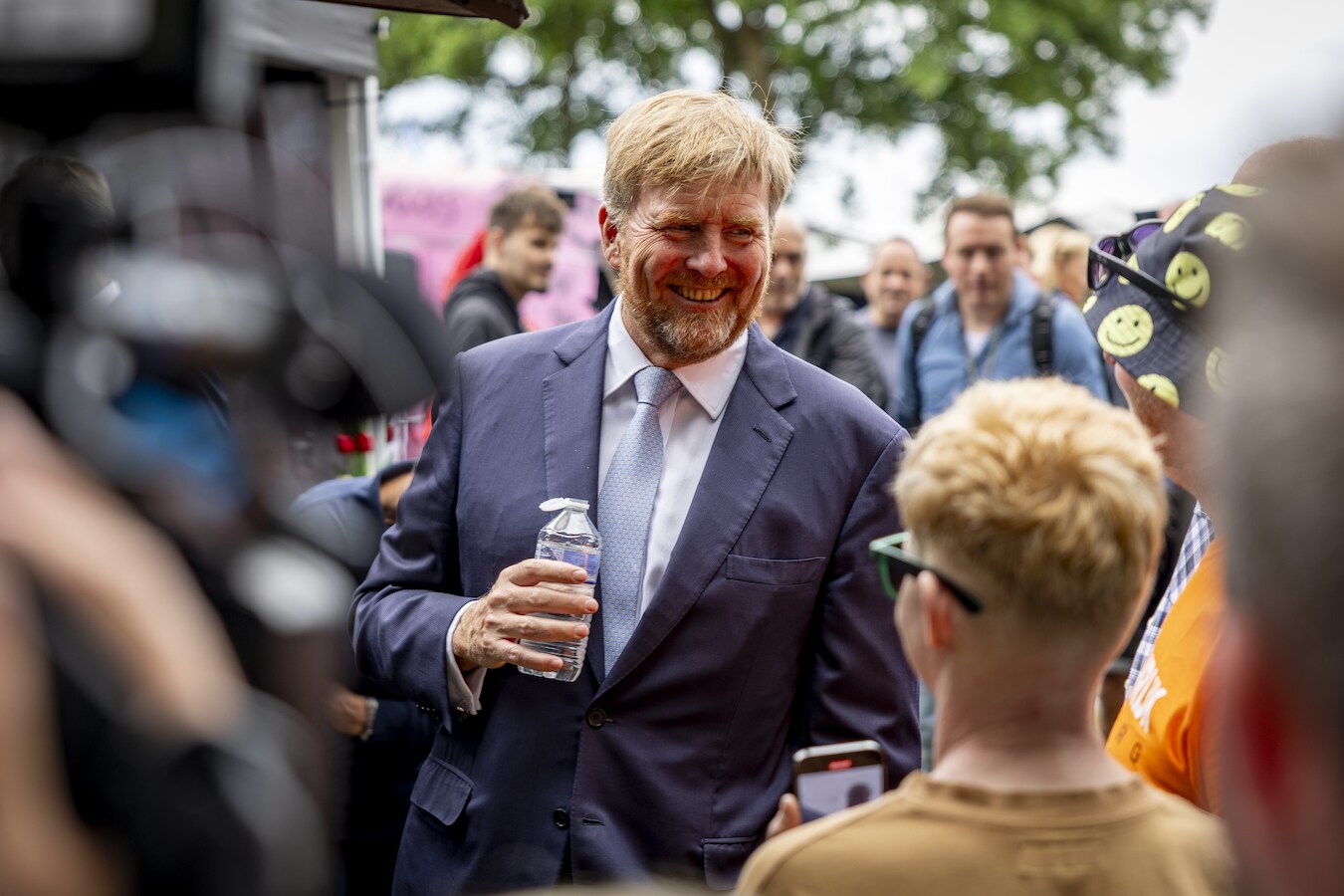 Na bezoek Trump staat koning in de modder op camping bij TT Assen, gast ...