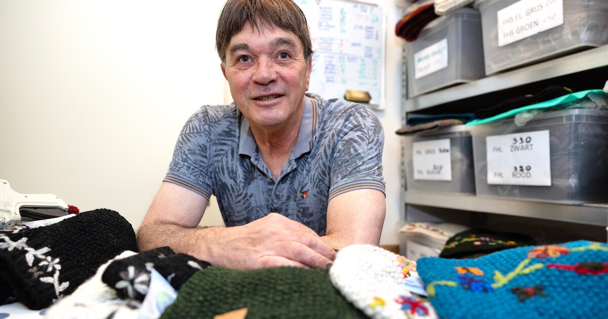 Jan Bosmans uit Geldrop verkoopt mutsen en helpt zo mensen in Nepal ...