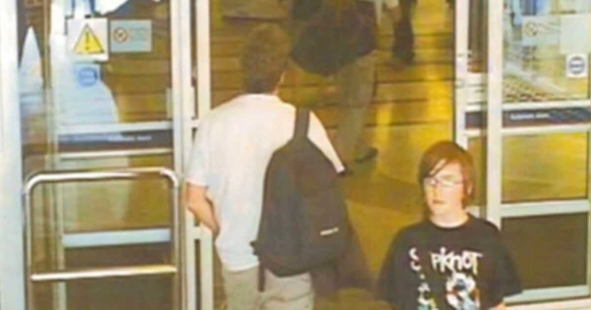 10 jaar geleden stapte Andrew op de trein. Sindsdien is hij spoorloos ...