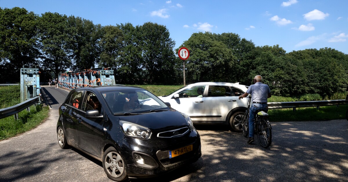 In najaar mag je alleen nog fietsen en wandelen over de Laarbrug, bij wijze van proef | Laarbeek ...