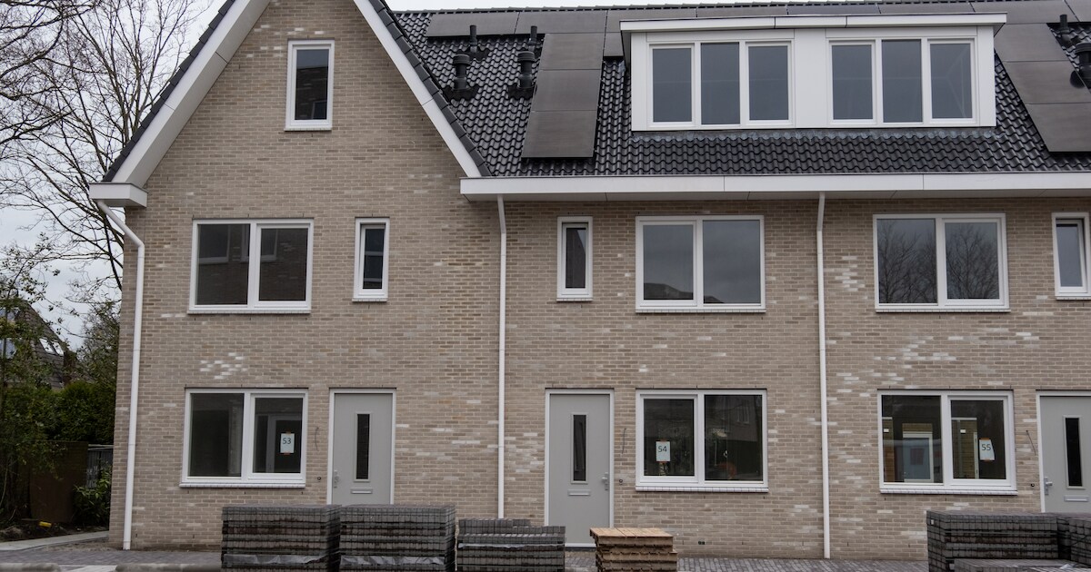 Dit rijtjeshuis kost aan huur bijna een maandsalaris (en de vloer moet ...