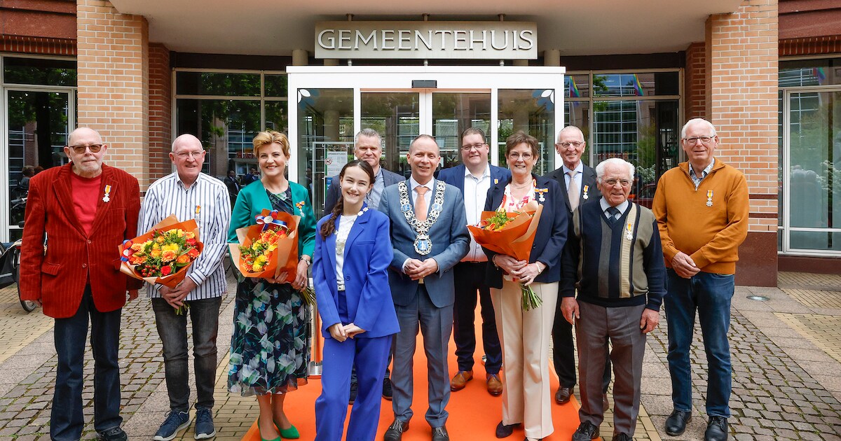 Negen nieuwe leden in de Orde van Oranje-Nassau in Valkenswaard ...