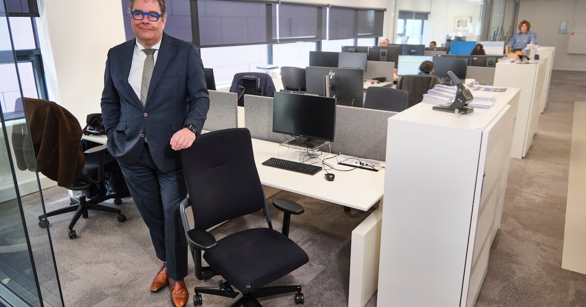 De eerste die hier solliciteert krijgt de baan meteen en dat werkt ...