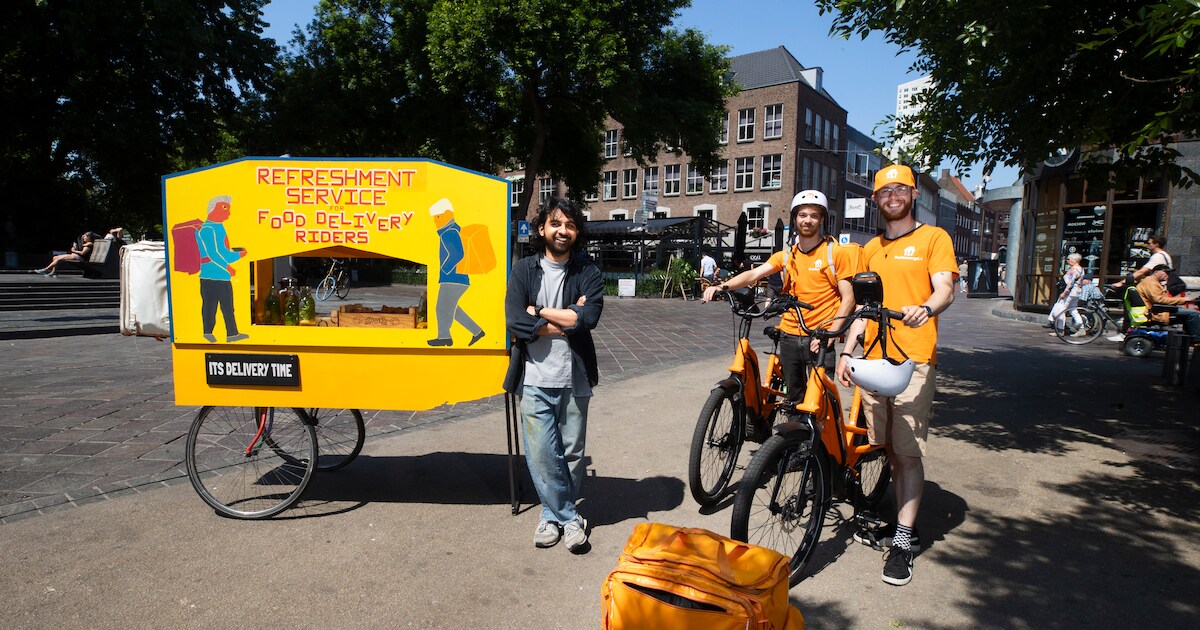 Een riksja als rustmoment voor maaltijdbezorgers; Ankit zorgt voor ...