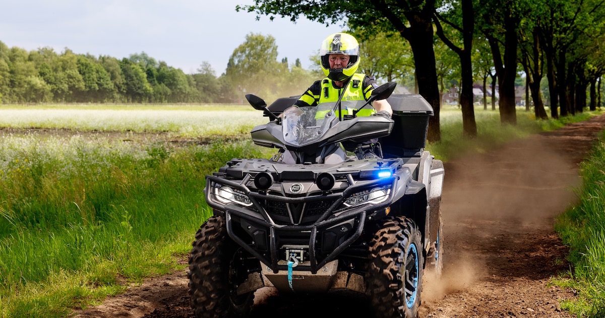 Politie ‘te quad’ in de Kempen: ‘Je rijdt er zo het weiland mee op ...