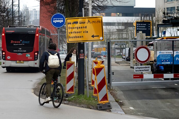 Fietsers in het nauw op Strijp-S. ‘Op Philitelaan worden ze opgejaagd ...