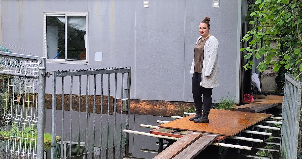 Loes vecht met haar man en baby tegen het water: ‘Ik woon inmiddels in ...