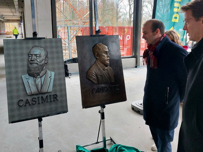 Achterachterkleindochters naamgever onthullen plaquettes nieuwbouw ...
