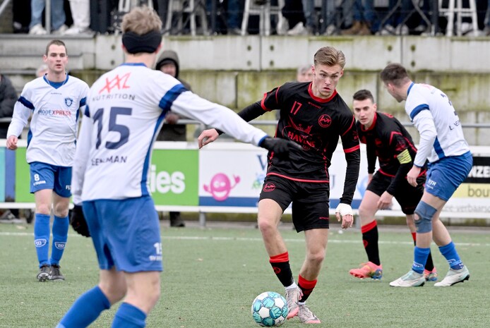 Publiek is ‘grote winnaar’ bij Deurne, De Valk draagt rode lantaarn ...