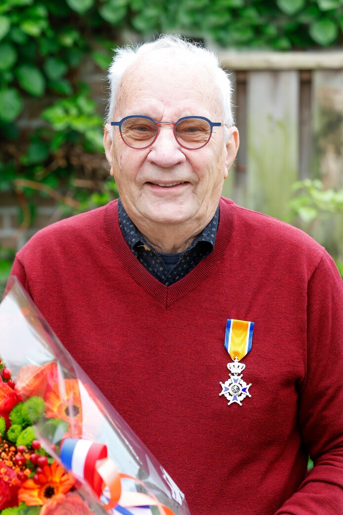 Acht lintjes in Waalre, waaronder één Ridder | Lintjes | ed.nl