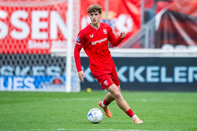 PSV biedt zes miljoen voor piepjonge verdediger van FC Twente, maar ...