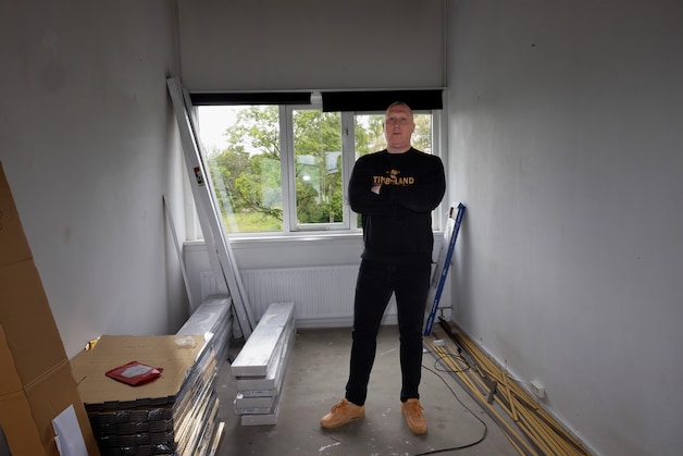Edward (52) zit alleen in huis met 4 slaapkamers, maar mag niet ...